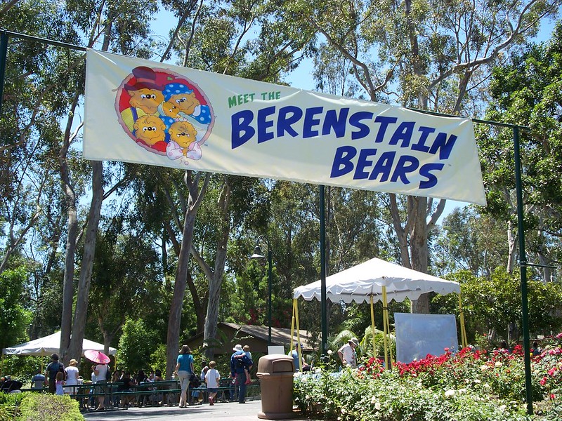 25 Mind-Blowing Mandela Effect Instances